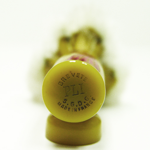 Vintage 1930s bakelite powder puff