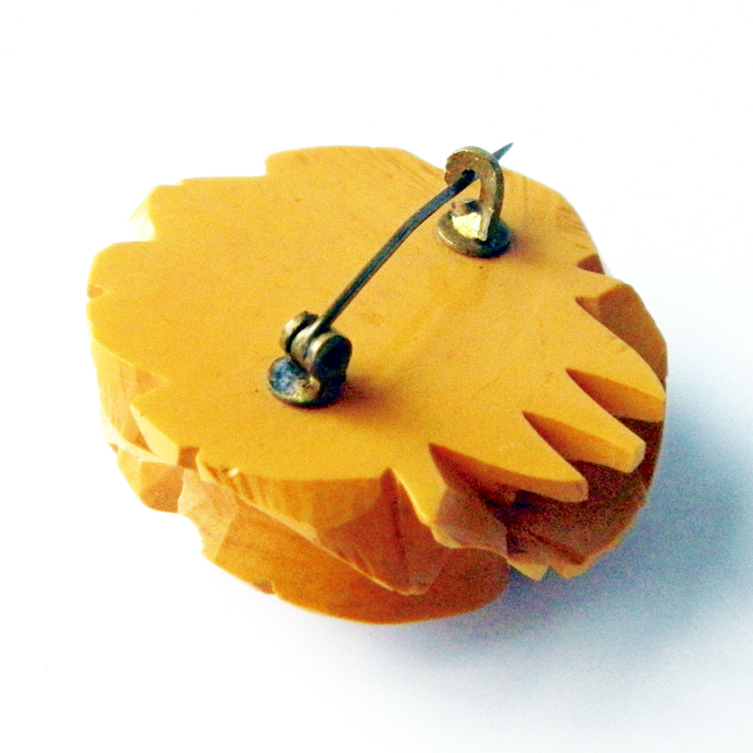 1930's carved bakelite brooch